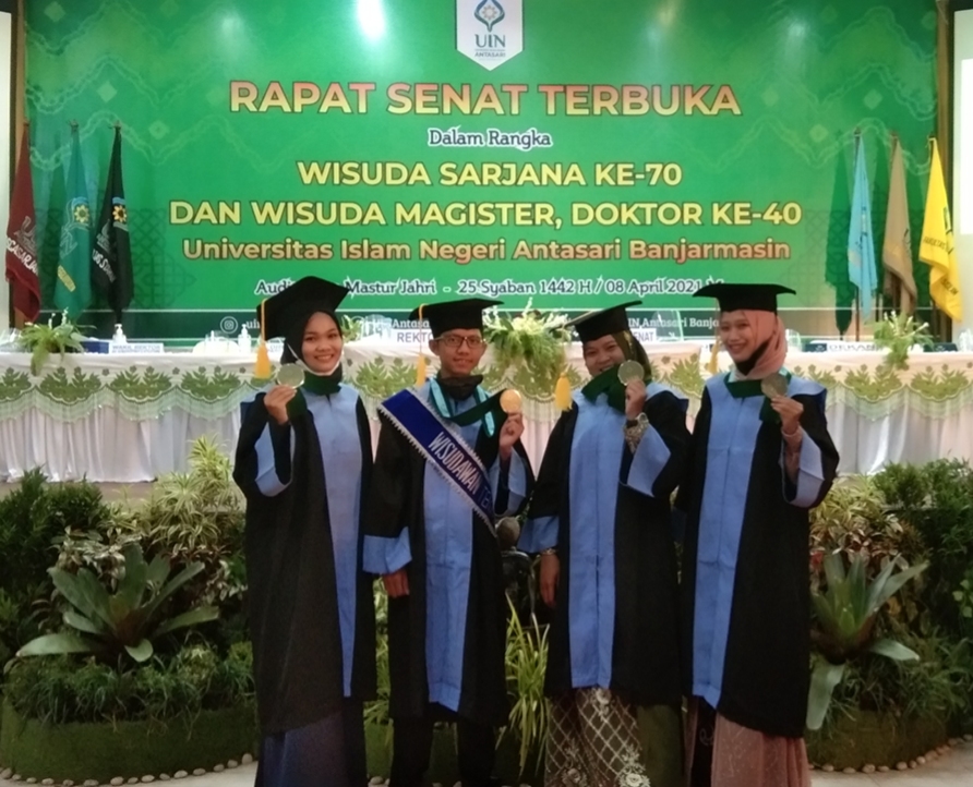 Wisudawan pada Wisuda Sarjana Ke-70 dan Pascasarjana Ke-40 UIN Antasari ... Wisudawan pada Wisuda Sarjana Ke-70 dan Pascasarjana Ke-40 UIN Antasari ...